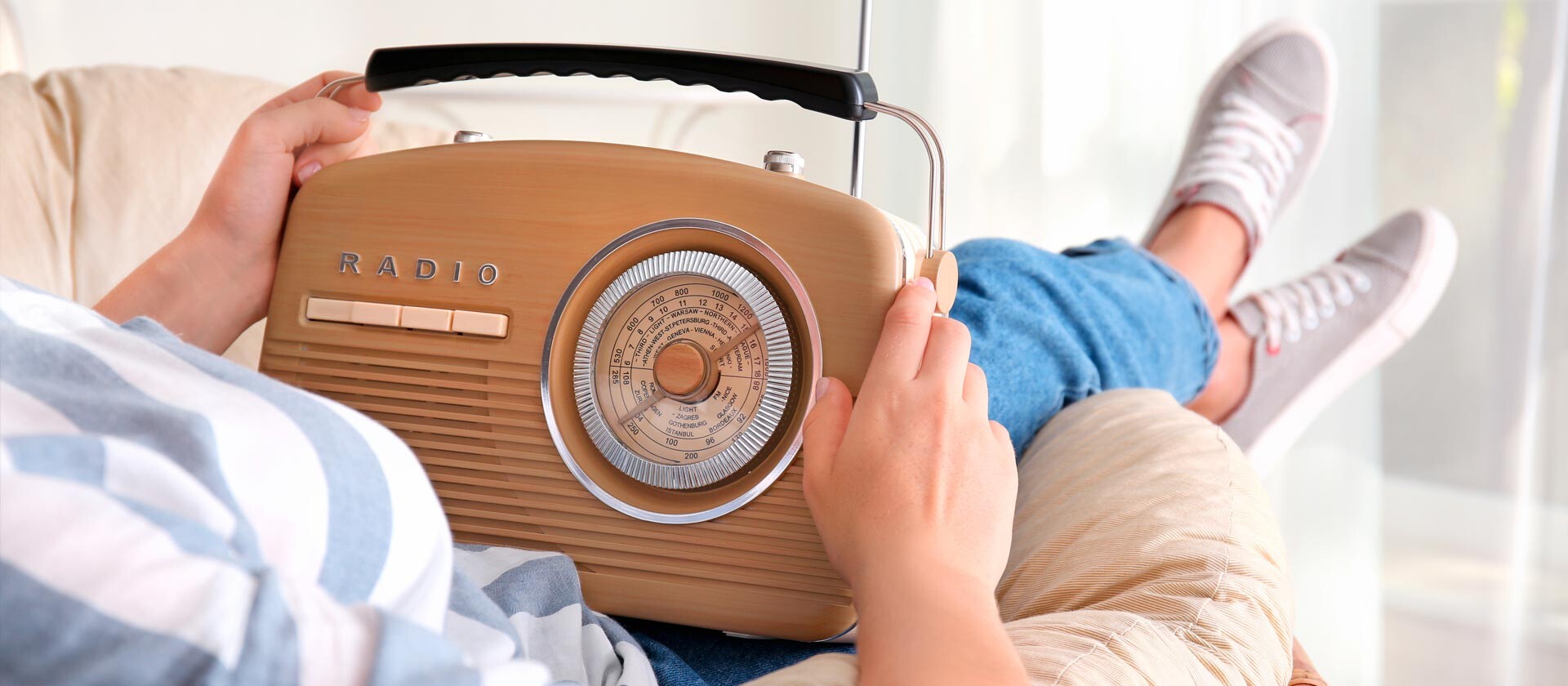 Portable FM / AM Radio Receiver | SRD 2100 B | Sencor.com